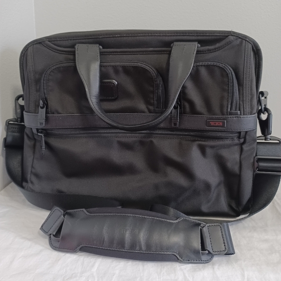 Tumi | Bags | Tumi Alpha Ll Compact Large Screen Laptop Briefcase Black ...